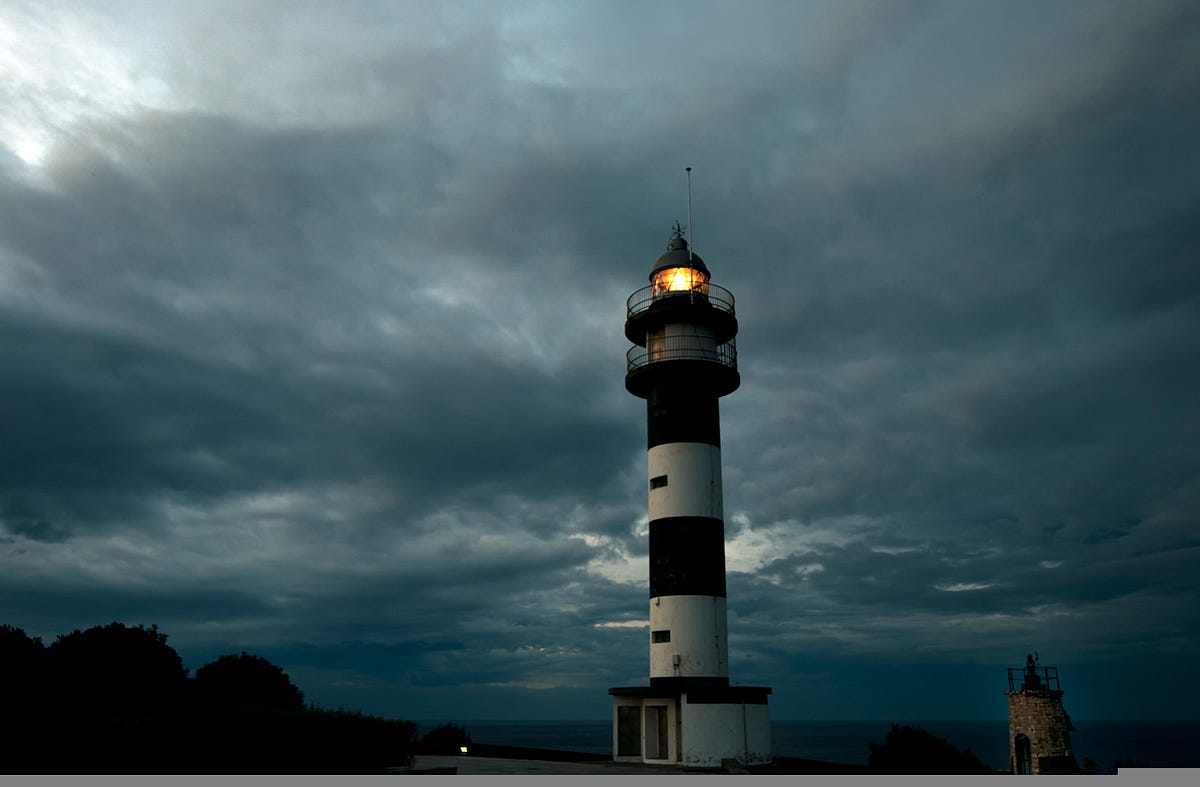 Como un faro. Déjame que el enlace de dos almas… | by Irene C | Medium