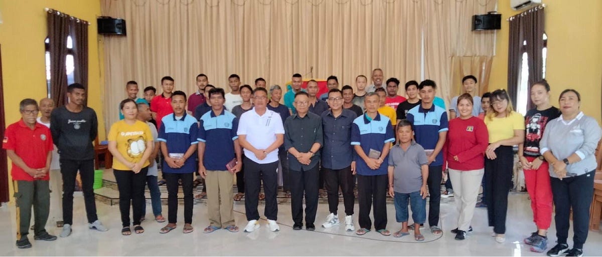 Sambut HUT Kemerdekaan RI dan Hari Pengayoman Ke-79, Kalapas Gelar Penyerahan Alkitab dan Buku ...