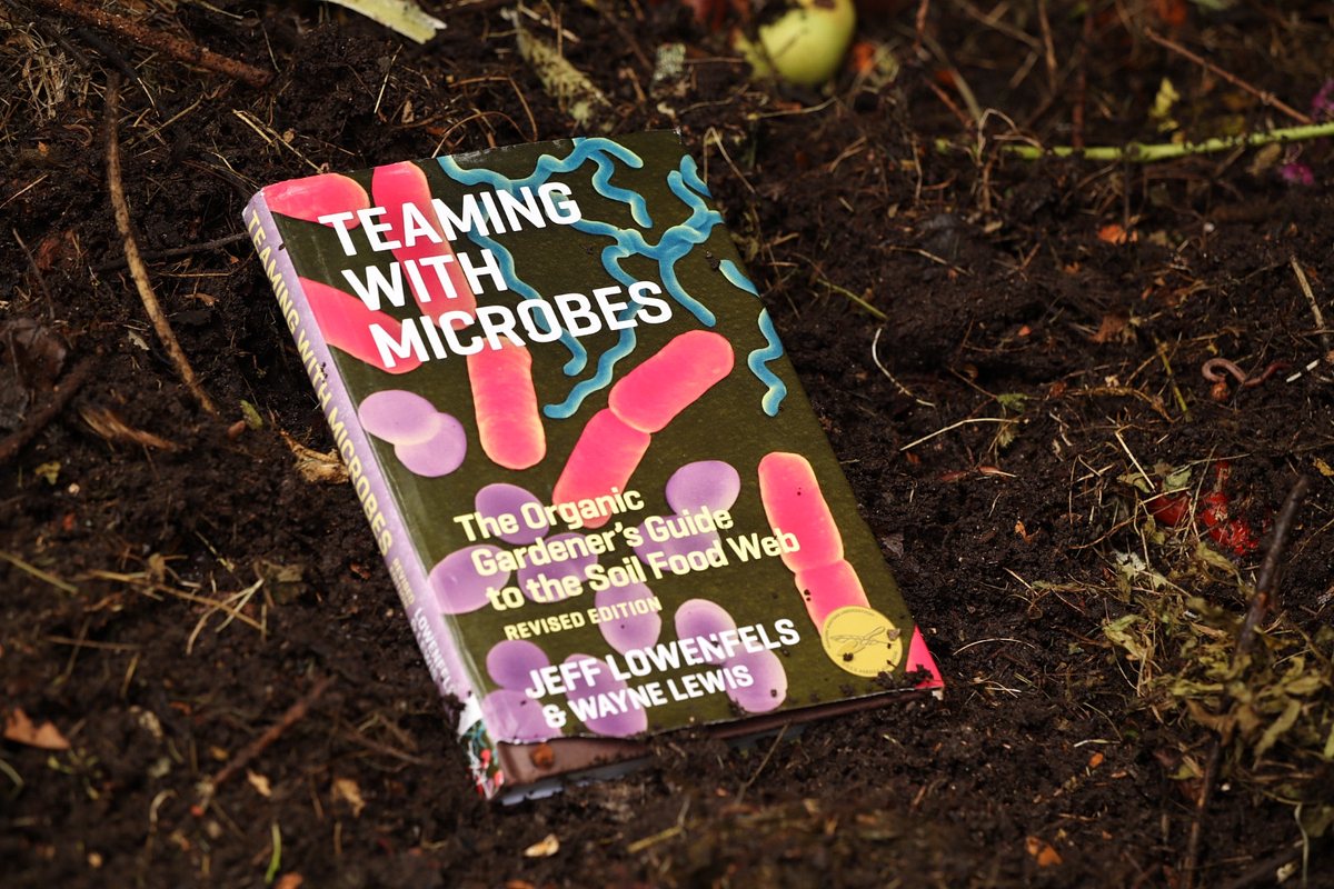 Readers’ Digest of Teaming With Microbes | by Nina Vinot | ILLUMINATION ...