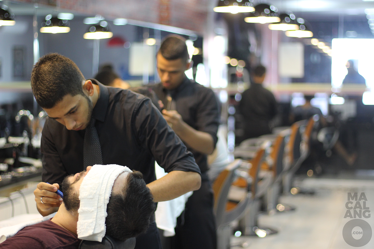Barbearia GUEDES. Lâminas & Frank Sinatra | by Laureano. | Medium