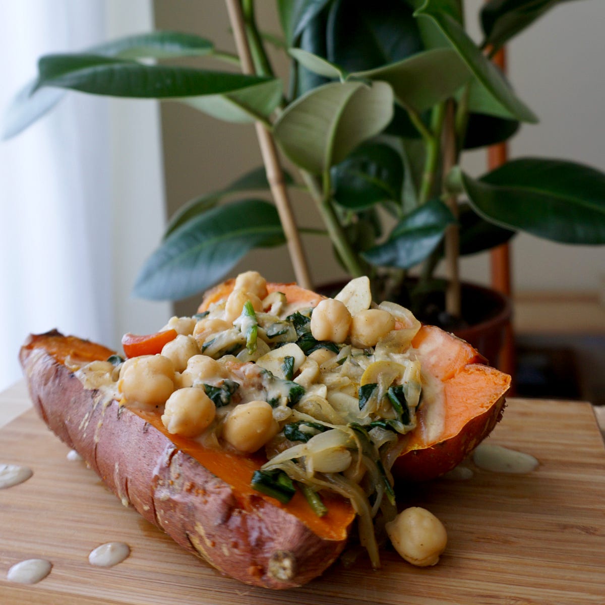 batata asada con salsa de tahini y agave | by Santiago Rodrigo Carmena ...