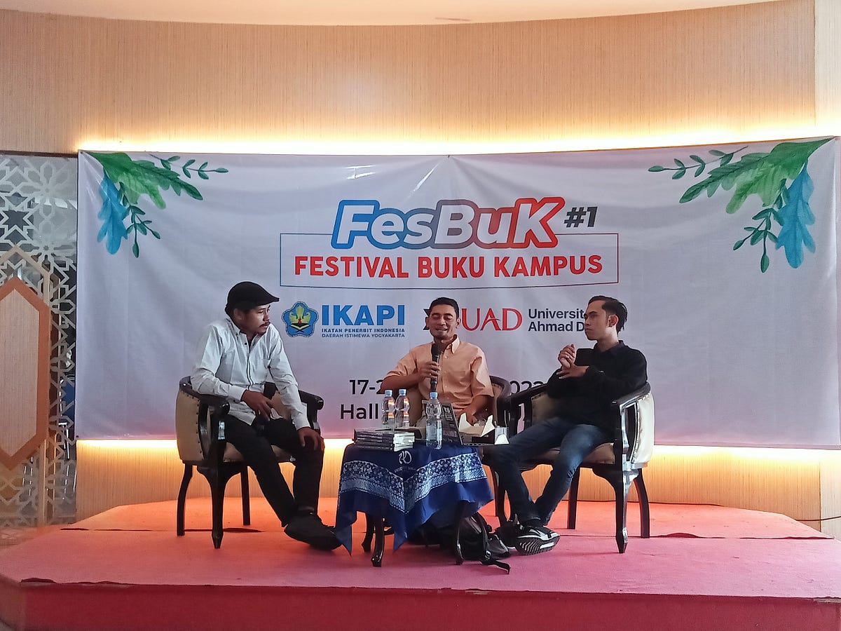Rangkaian FesBuK #1 di UAD: Membedah Buku Mood Booster for Writer | by ...