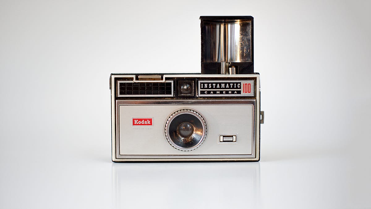 Kodak Instamatic 100 Teardown. Have a look at the inner beauty of this ...