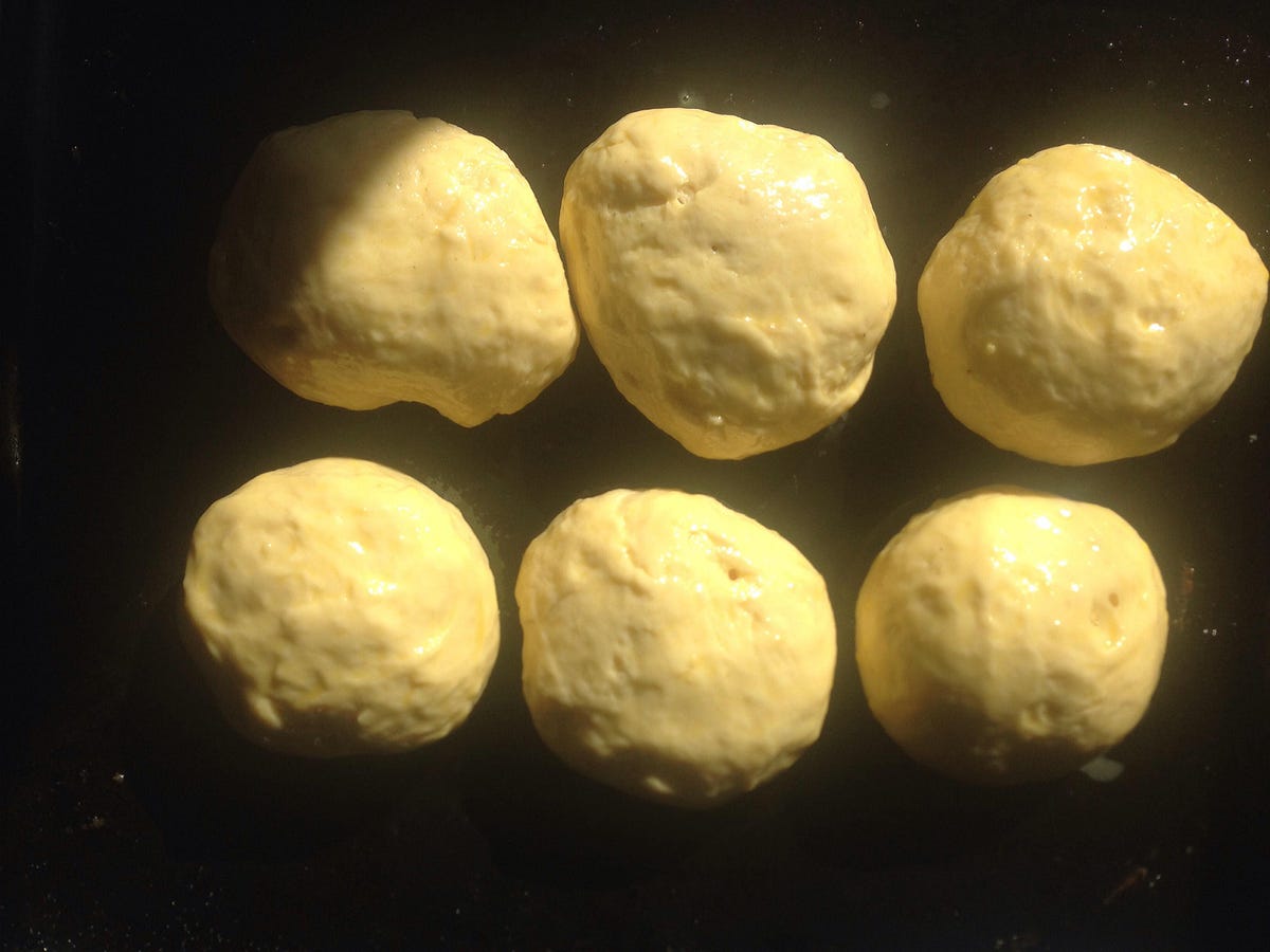 Амттай талх /bun/ хийж сурах уу?. Амралтын өдрөөрөө нээх сайхан талх… | by Battuul Batzorig | Medium