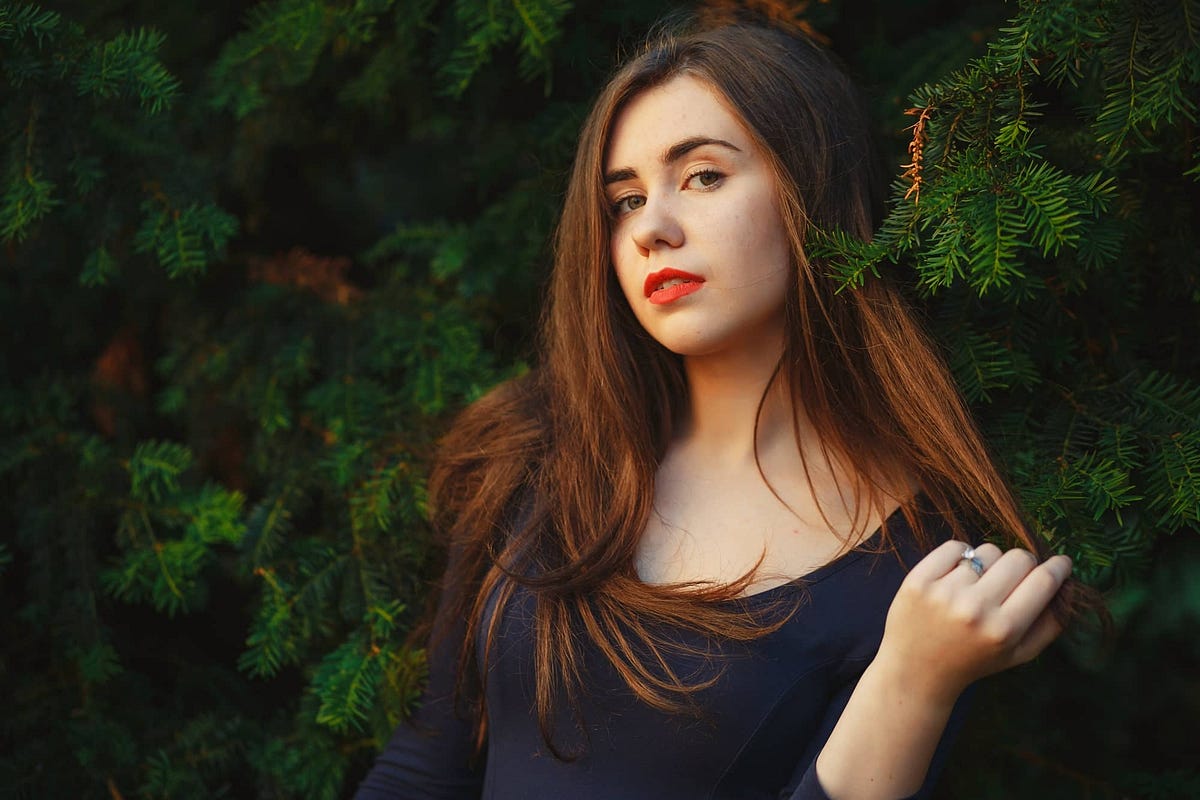 Charm Offensive: How to Captivate and Connect with Anyone | by Eya Minati | Medium