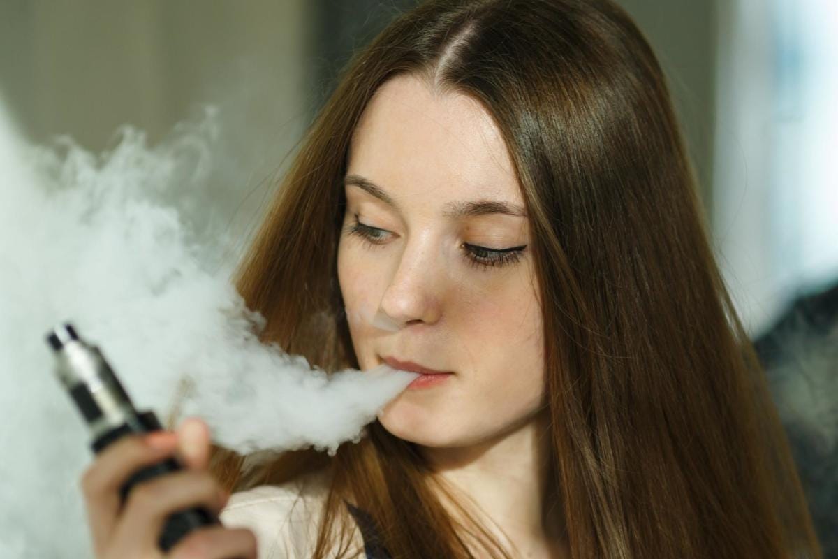The Differences Between Vaping and Smoking | by Trustpergola | Feb ...