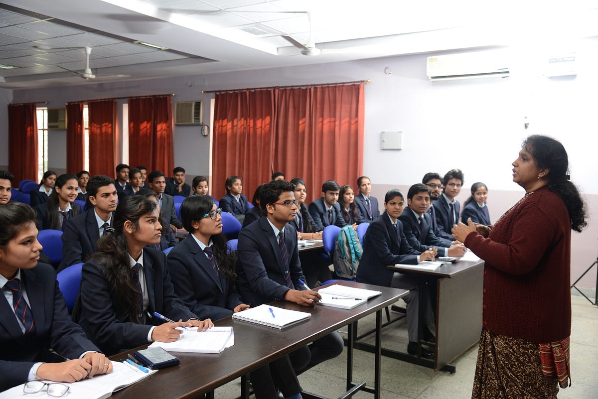 Top 10 Factors to consider while choosing a College/Institute | by IPEM ...