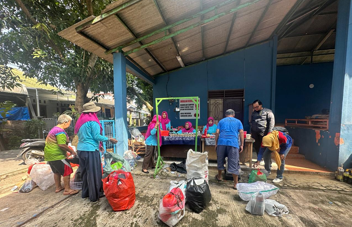From Ripples to Waves: The Collective Energy Behind Waste Banks | by ...