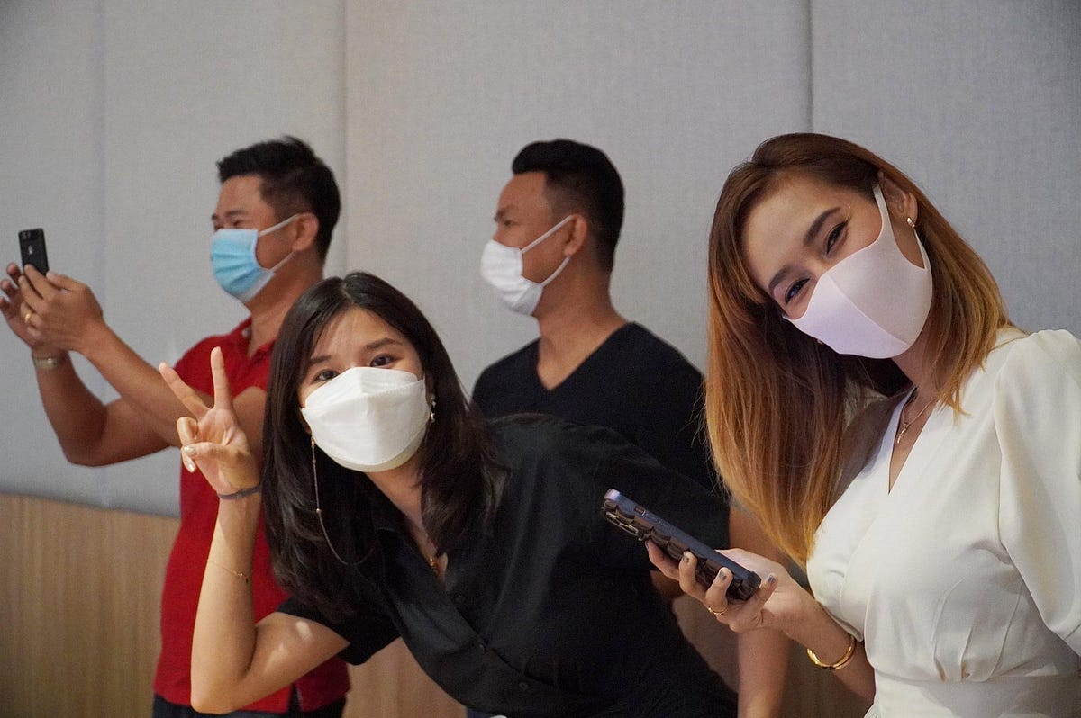 เวลาคุณมาโบสถ์คุณจะพบอะไร? - Kanok Leelahakriengkrai - Medium