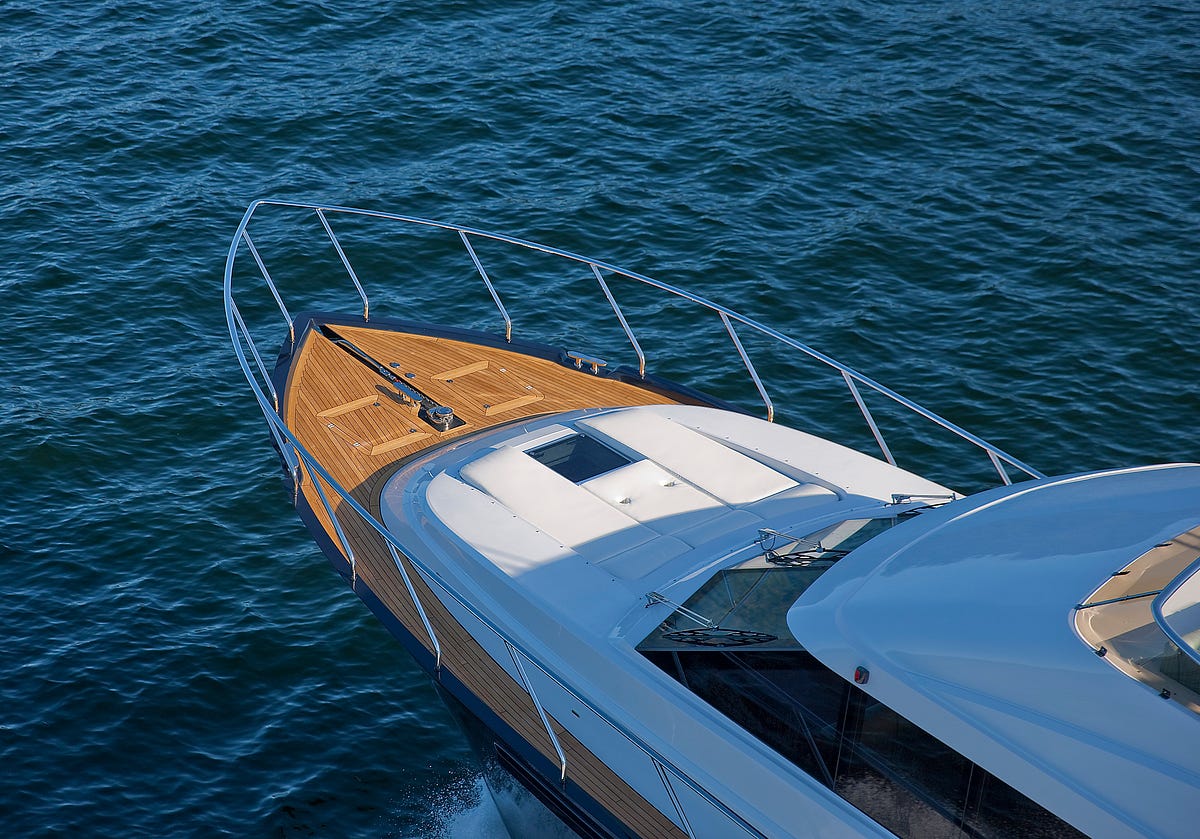 How to spot a Quality Yacht deck. Spotting the quality in a teak deck ...