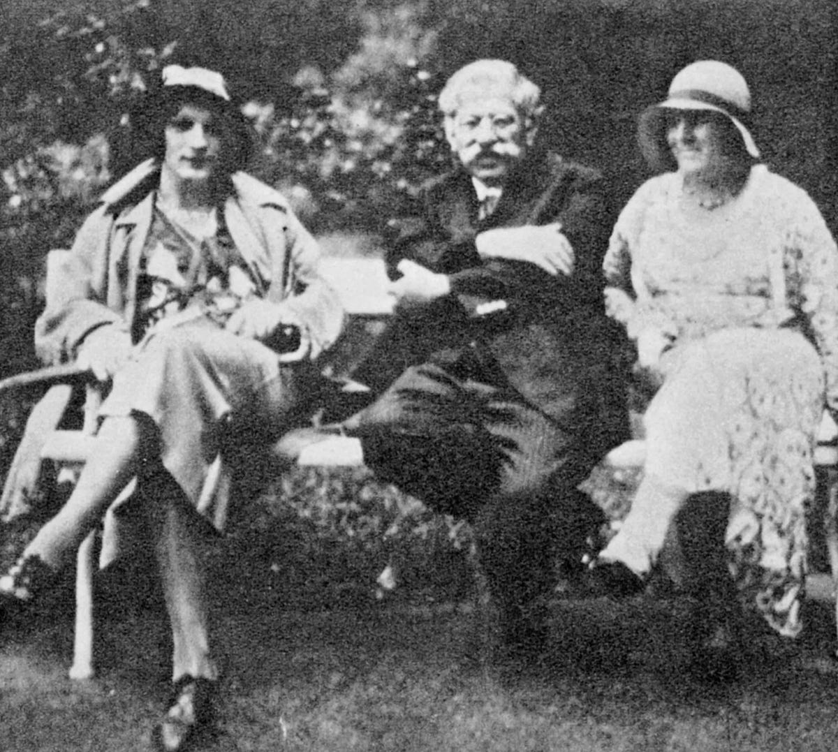 (gender and sexuality) in the Weimar Republic ft. Mammen and Höch | by ...