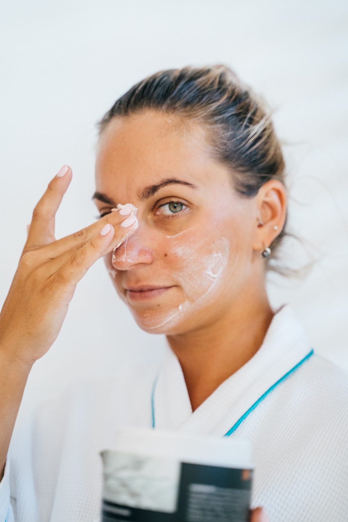 The Oily Skin Moisturizer Guide: How to Choose and Best Products” | by Utsav Sharma | Medium