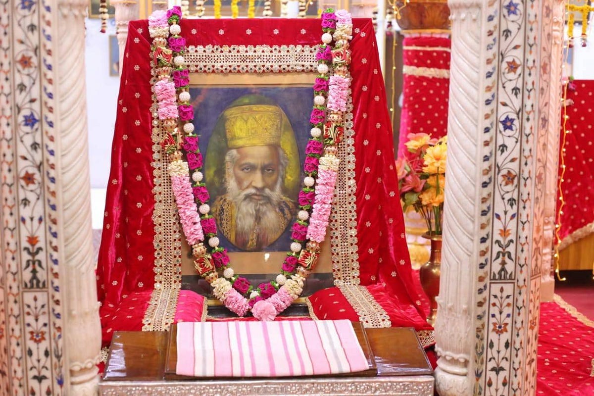 Huzur Met His Spiritual Master: From the Personal Diary of Huzur ...