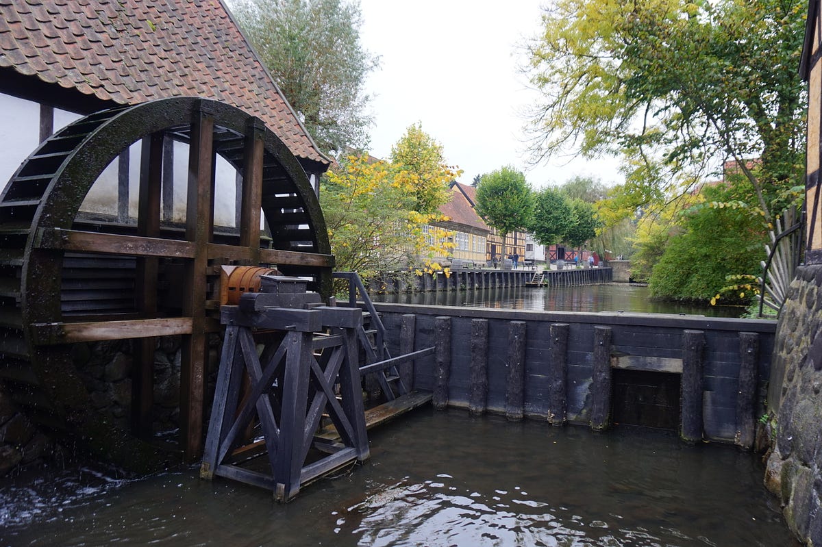 How to Extend and Make a JavaScript Array Immutable | by Cristian Salcescu | Frontend Essentials ...