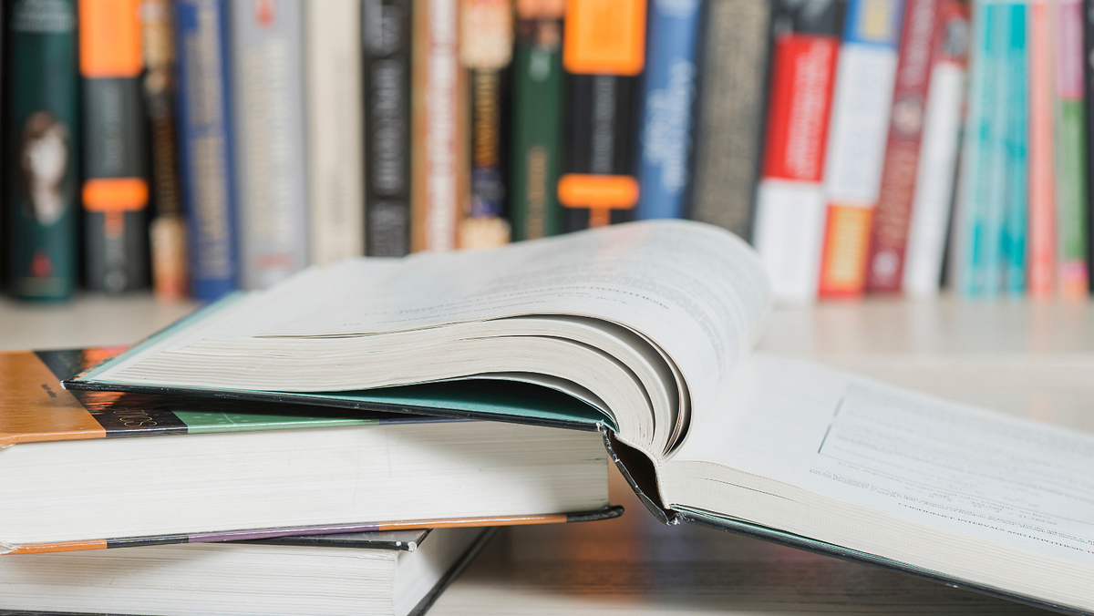 10 books for the professional manager | by Perikles Vrouvas | Medium