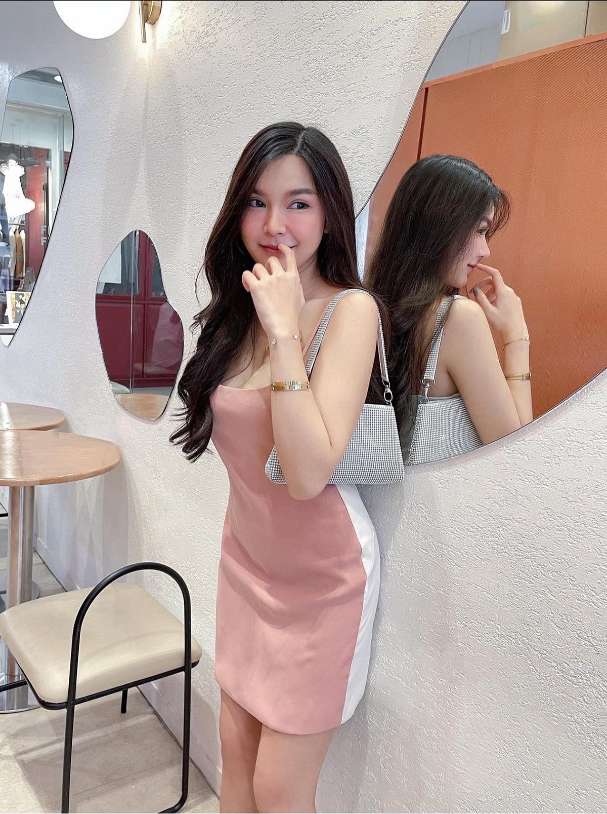 modsmile - Kanok Thanom - Medium