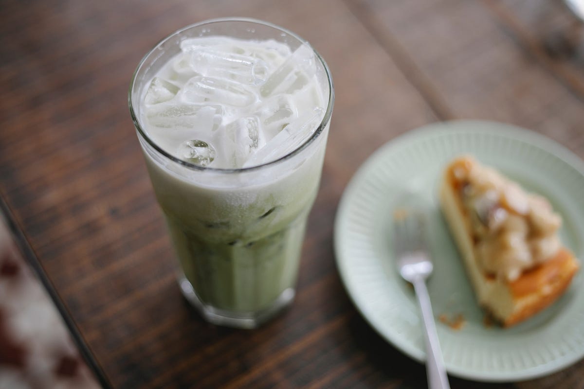 matcha drink at starbucksStarbucks Matcha Lattes vs. Matcha Teas: What ...