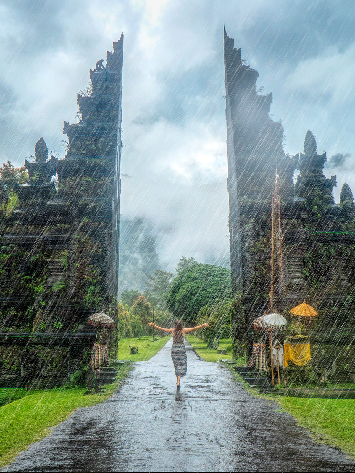 Feel The Magic In Rain - ILLUMINATION - Medium