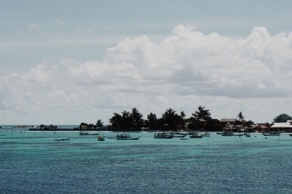Karimun Jawa Island gave me a lesson to be a solo woman traveller | by Rahima Dheta | Medium