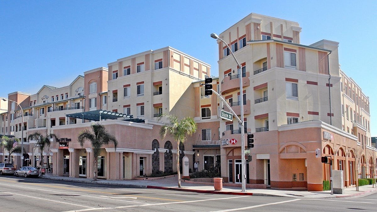 DISCOVER THE VIBRANT COMMUNITY OF ALHAMBRA - Alex Fredo - Medium