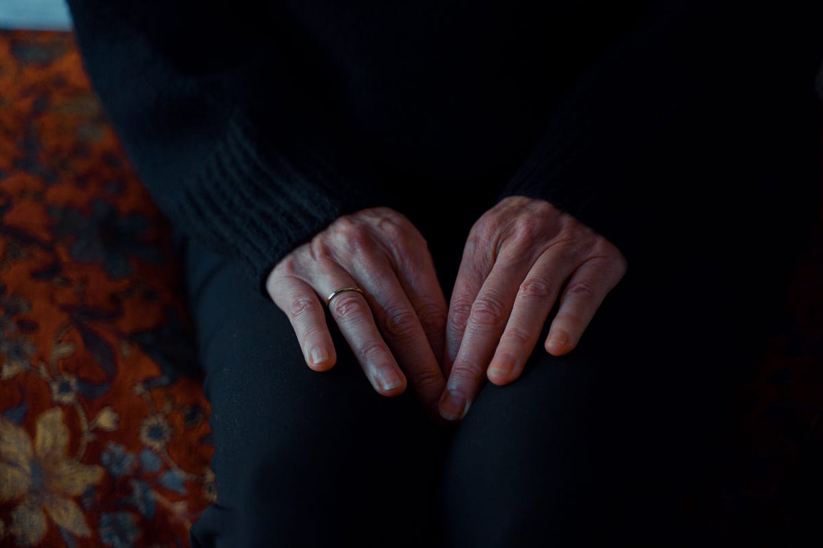 Idle Hands - Judy Wing - Medium