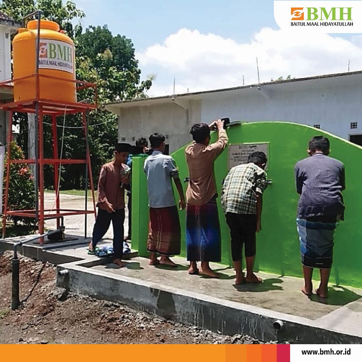 Sumur Bor untuk Wudhu para Santri - Sedekah itu pilihan - Medium