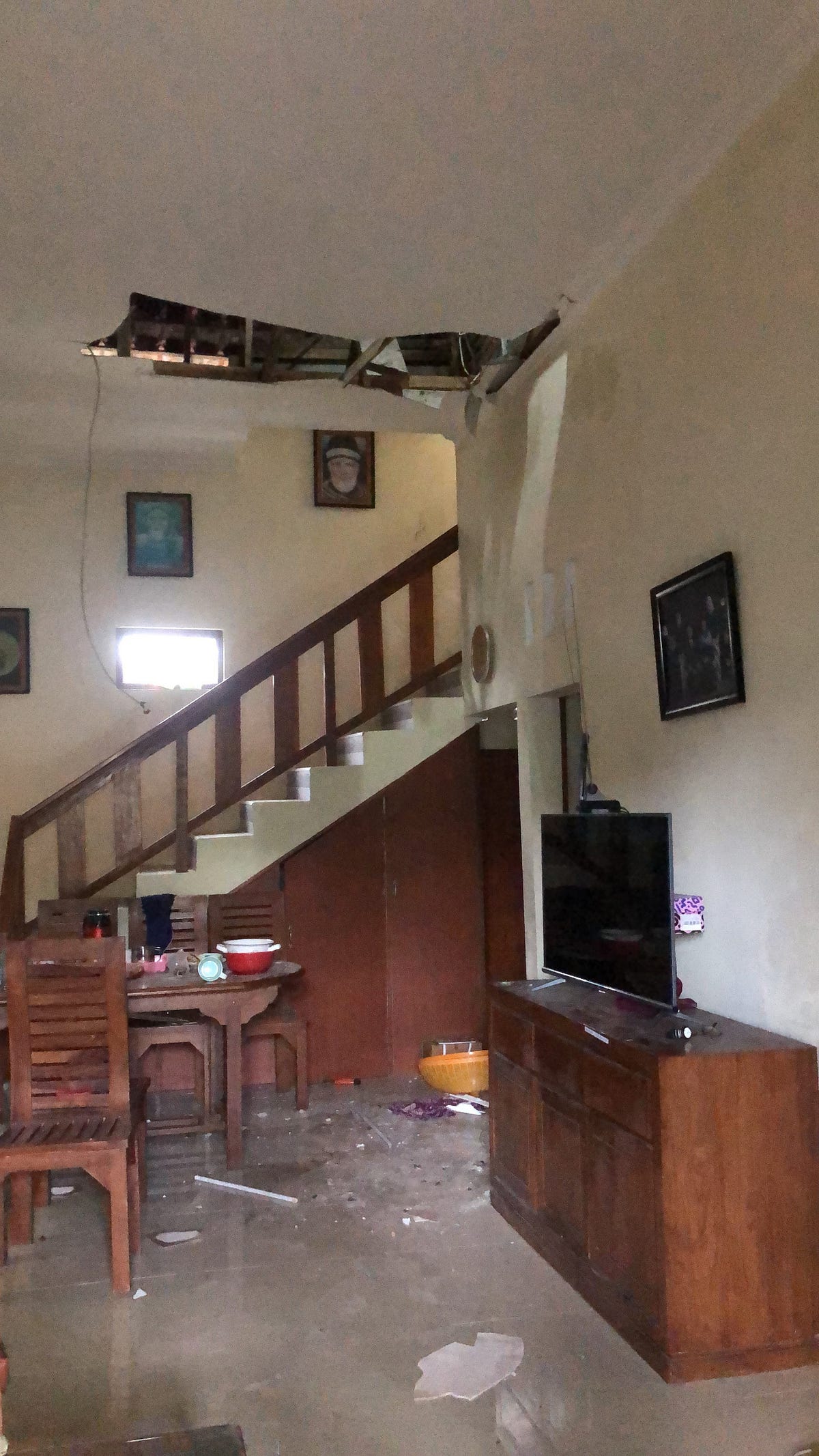 The Story of The Fallen Ceiling (1) | by Sanela A Fadillah | Medium