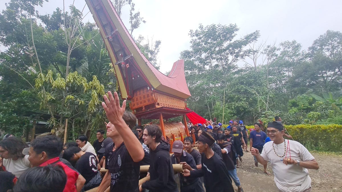 RAMBU SOLO : TORAJA’S GREATEST FUNERAL CEREMONY | by Florensia ...