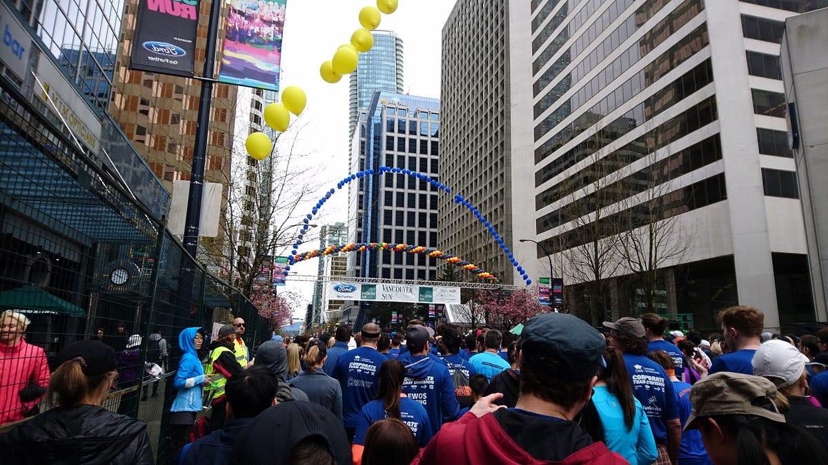Quitting is not an option. I did run the 10K #VanSunRun and finished! | by Luis Espinal | Medium