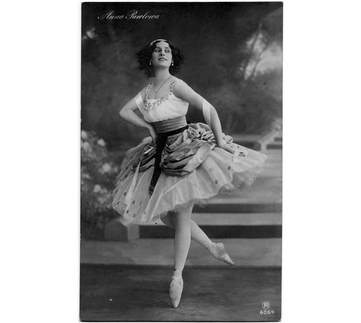 5 Open-Source Python Tools for Retro Images Colorization | by Dmitrii Eliuseev | Dev Genius