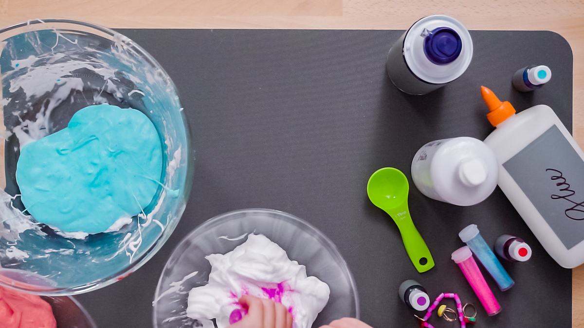 How to Make Chalkboard Slime. That’s right… It’s slime you can write ...