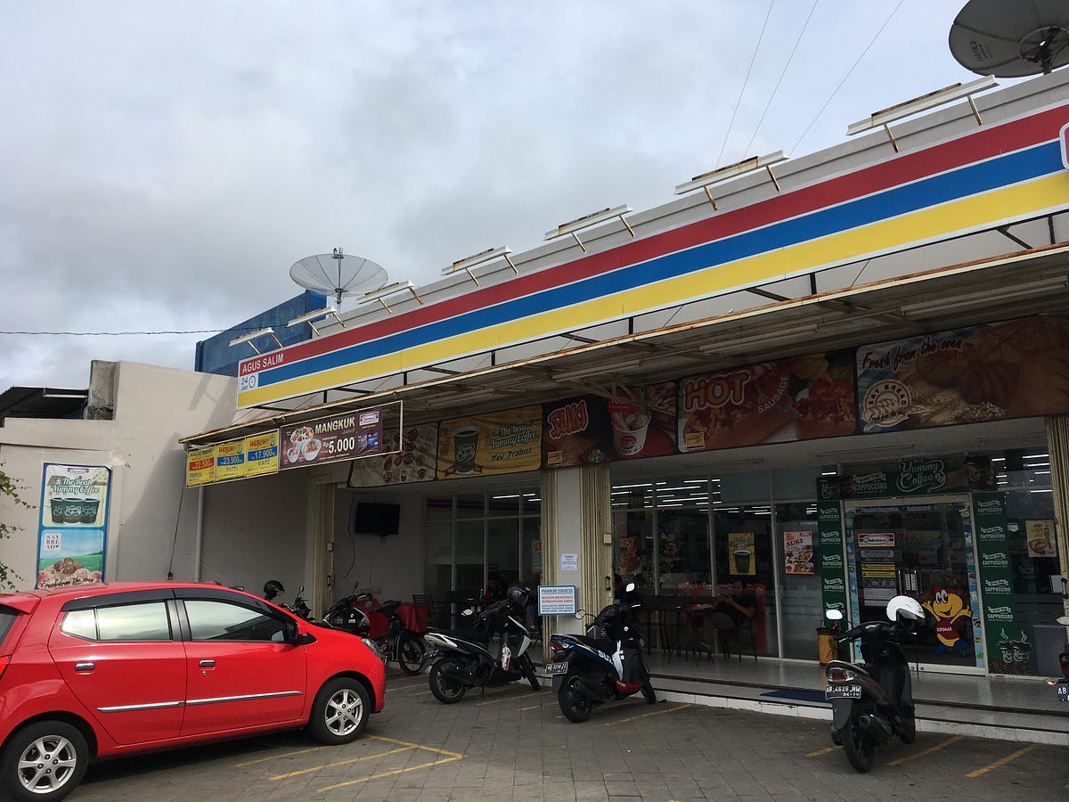 PENTINGNYA KEPUASAN KERJA KARYAWAN DI INDOMARET | by Liliyusnita | Medium