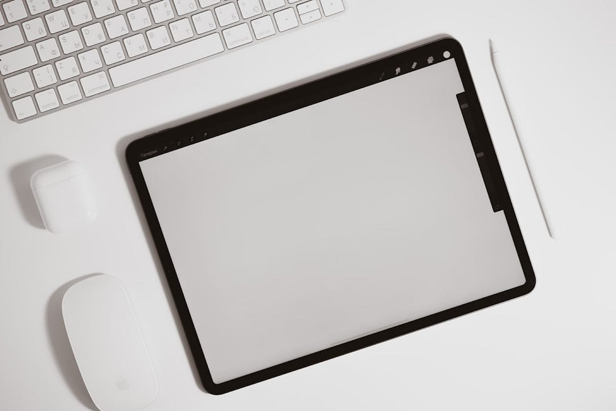 Mac OS or iPad OS?. Choosing between iPad OS and Mac OS as… | by Bennie ...