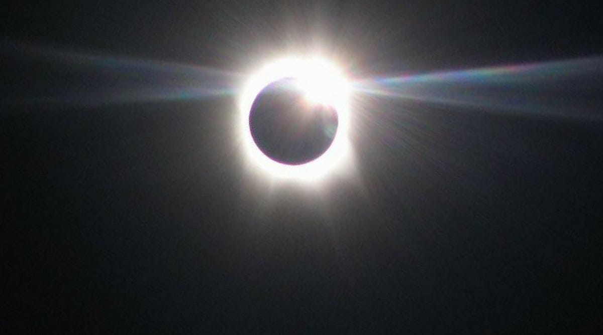 The eclipse explained: what is the Diamond Ring? | by Jamie Carter | Medium
