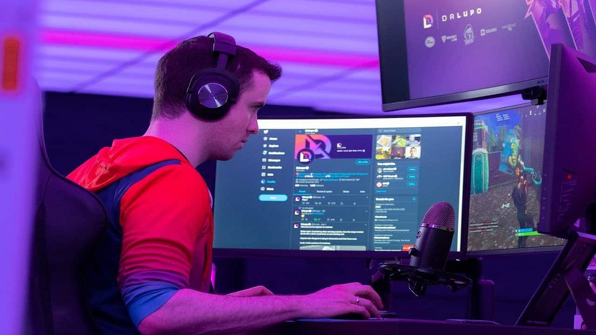 Twitch is losing its biggest streamers to YouTube | by TulipSys | Medium