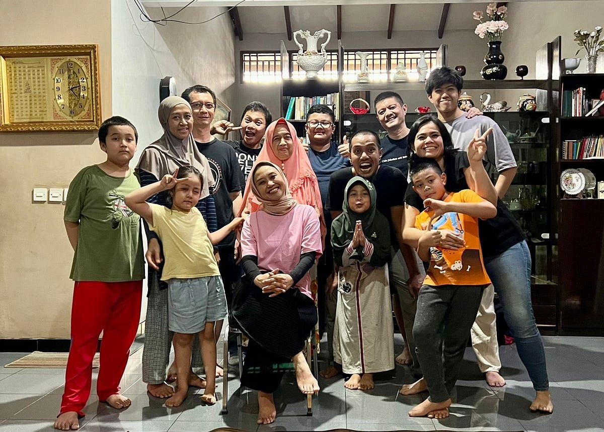 Rumah Ayah. #189: Ayah membangun rumah kami dengan… | by Ivan Lanin | Medium