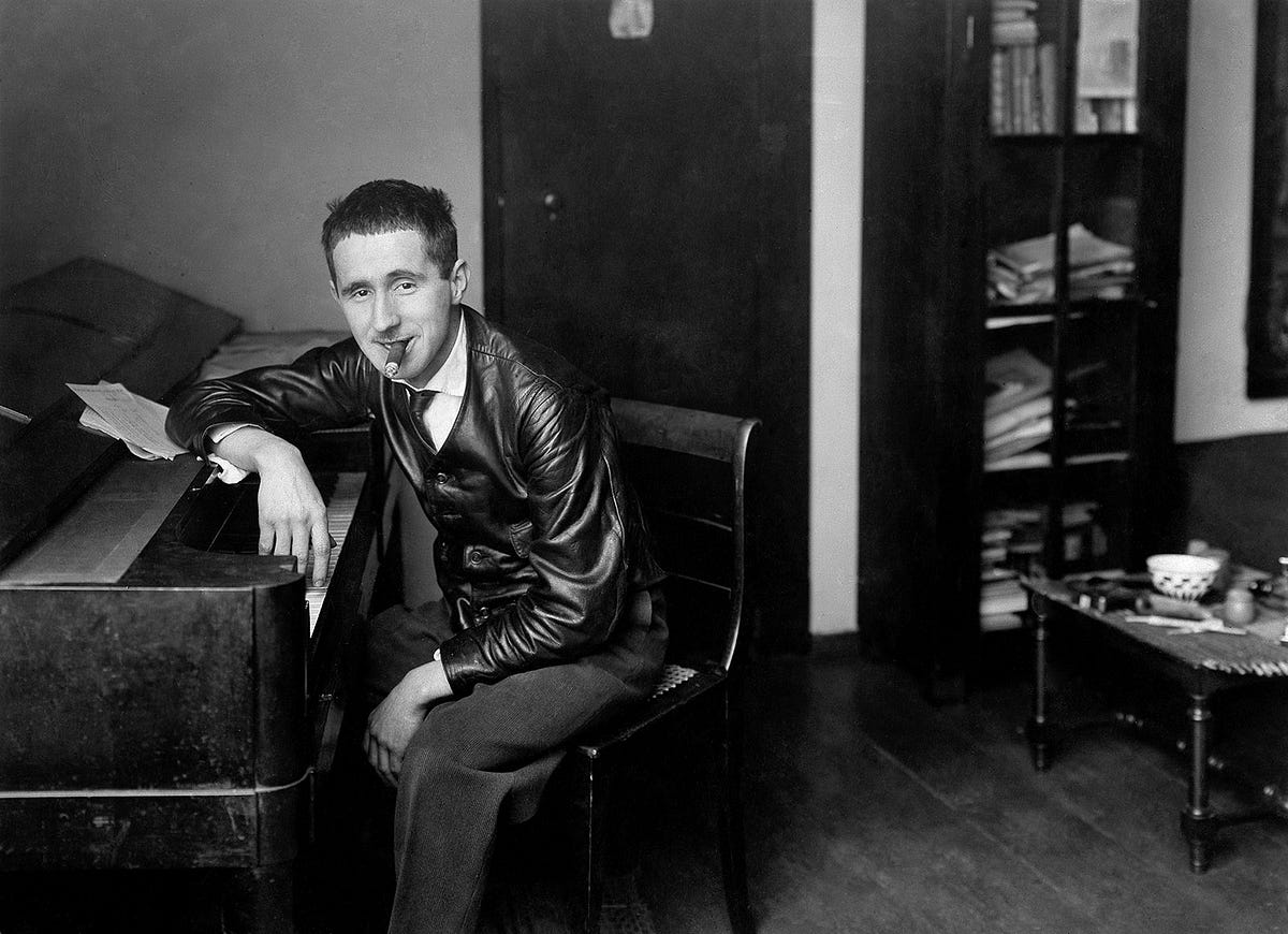 Brecht livre. Antologia bilíngue apresenta 300 poemas… | by Andrei ...