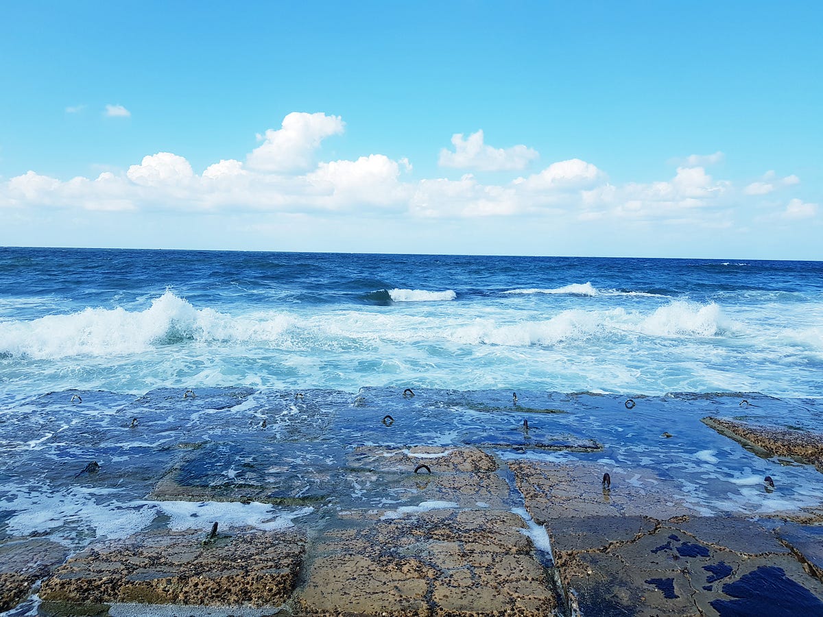 Stagnation as a middle phase. An end of a stagnation phase on the sea ...