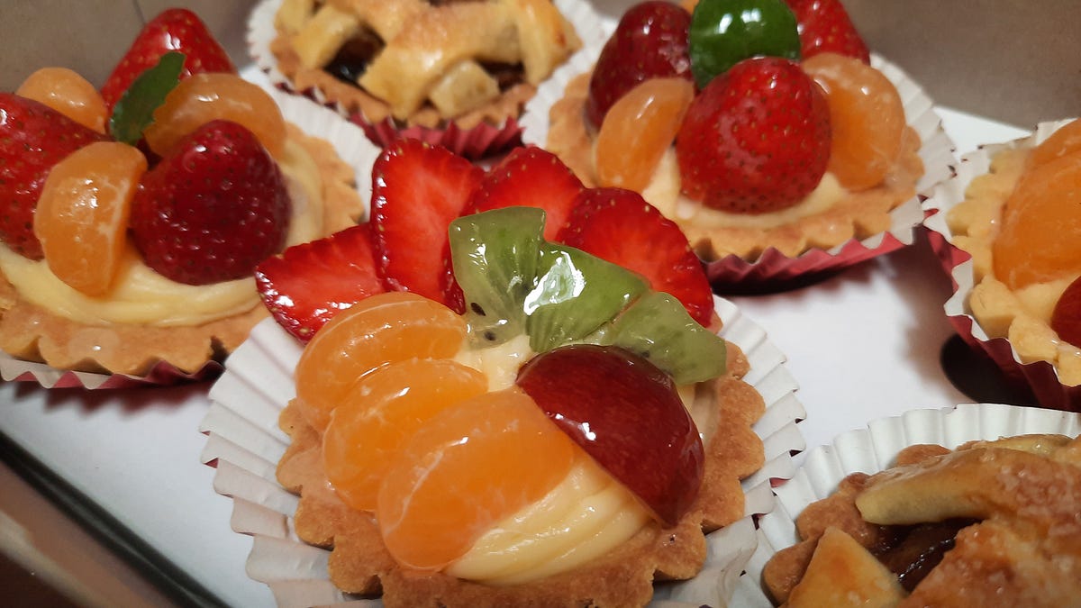 Menikmati Gigitan Kecil Kenikmatan dengan Mini Assorted Fruit Pie dari ...