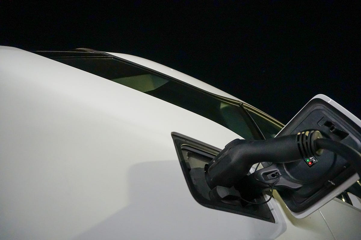 Are Battery-Powered Airplanes About to Take Off? | by Wisner Baum | Medium