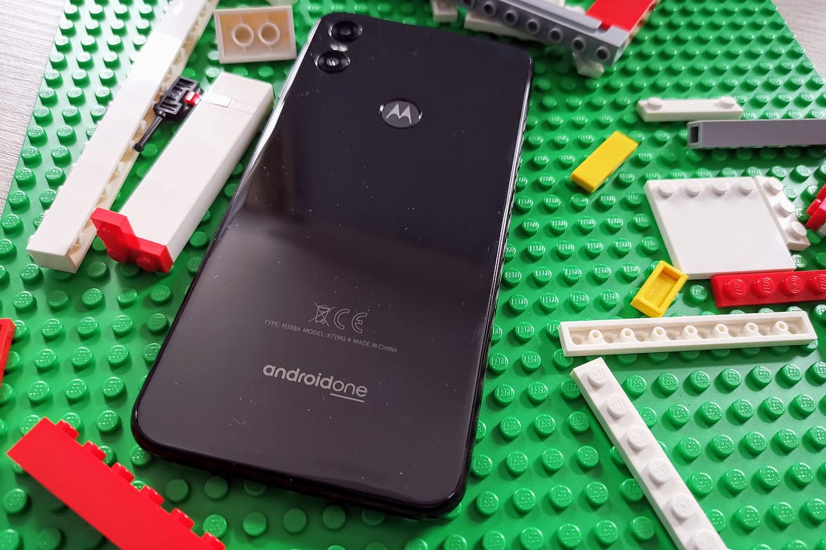 Motorola One review: de notch bereikt het middensegment | by Bram ...