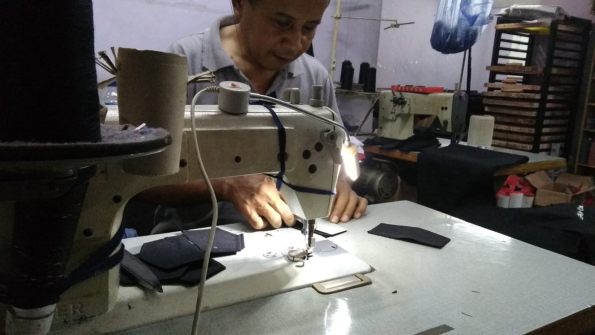 Apa Itu Baju Seragam. Apa itu baju seragam? Baju seragam… | by Jala ...