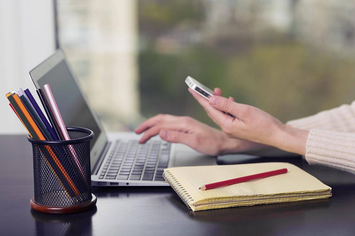 What is a freelance writer? - Rinu Suthar - Medium