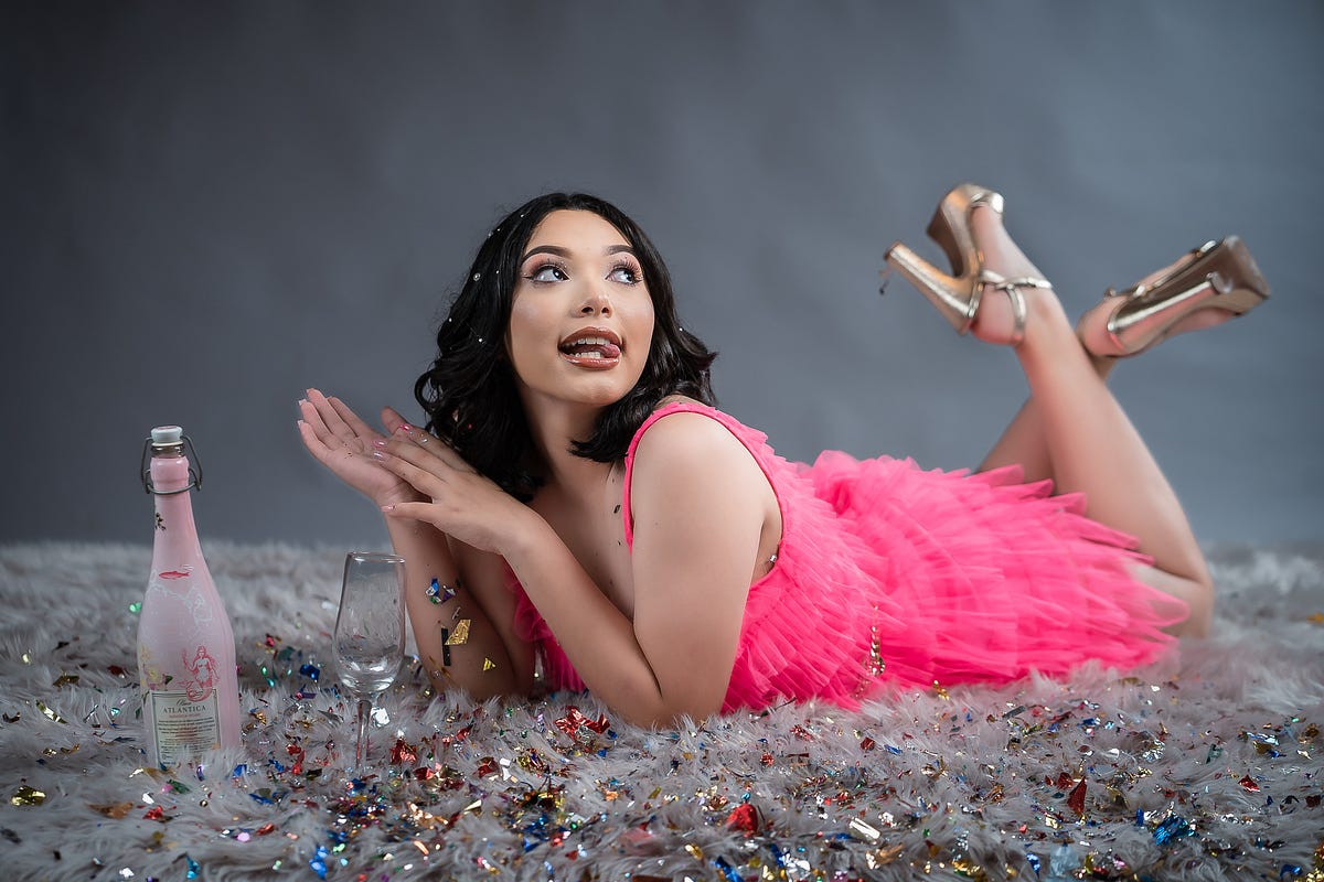 UNA SONRISA RADIANTE, LLENA DE BRILLO LOS 18 AÑOS - Wendell Rickon - Medium