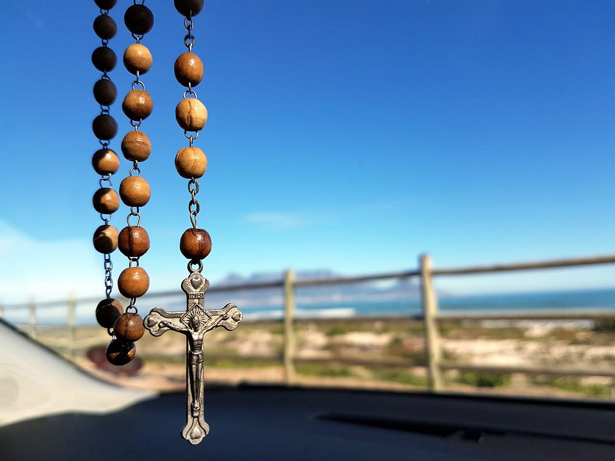 Deus não vai te ajudar. Por incrível que pareça eu tenho um… | by ...