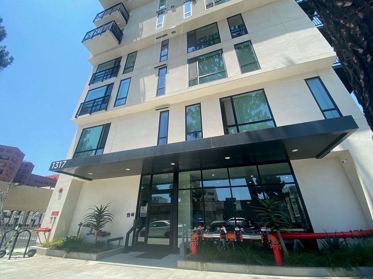 LAHSA y HDC Inauguran Edificio de Master Leasing, Vida DTLA | by LA ...