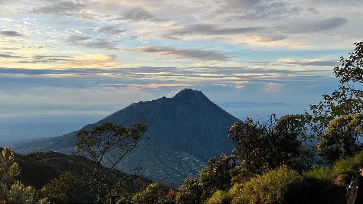 Merbabu memberikan kita pelajaran kehidupan. “3145 MDPL” | by Ivan Estu ...