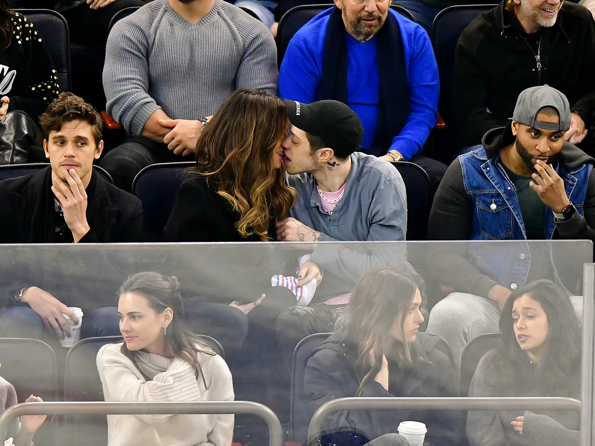 Understanding PDA Relationships: Love on Display | by Sophia Brown ...