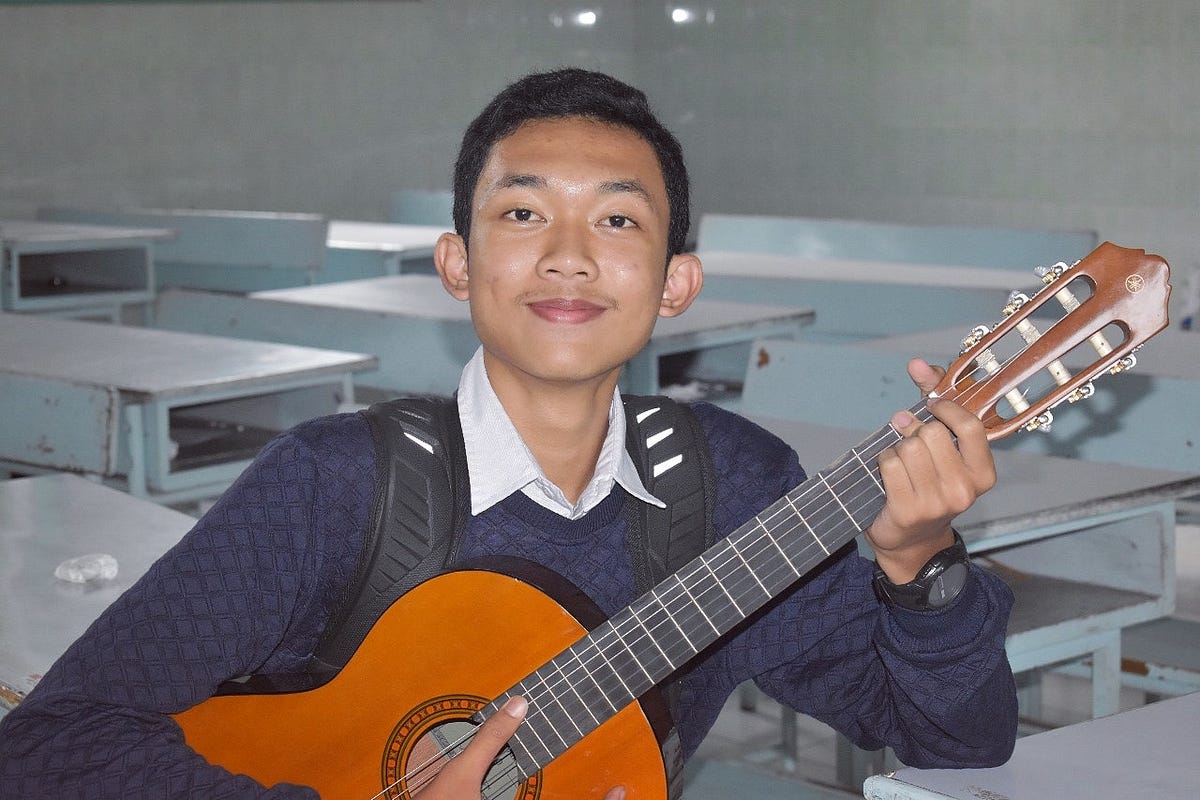 Tangga Hidup yang Likunya Ia Tekuni - Alloysia Frisca - Medium