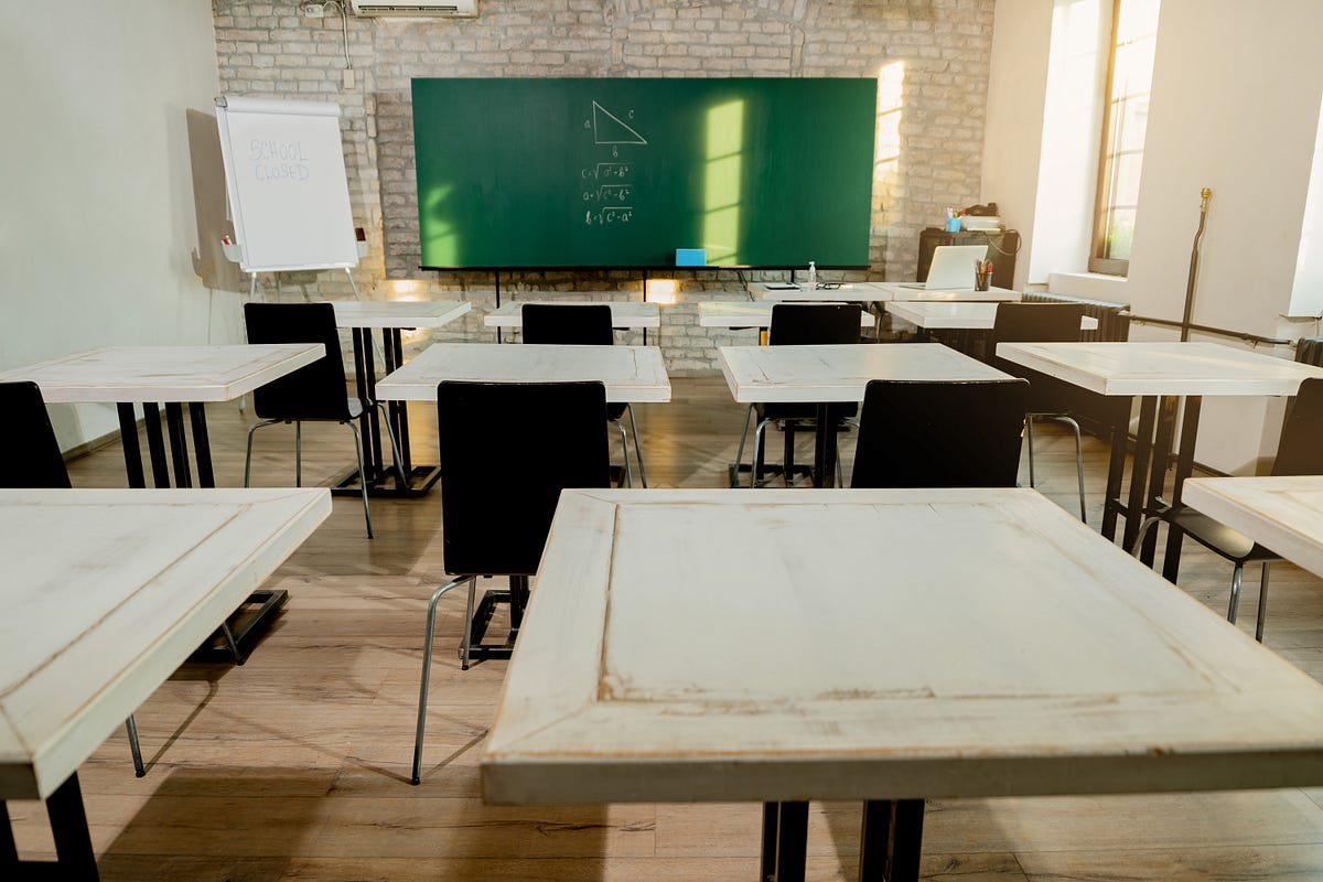 Flexible Seating Arrangements: Transformative Teacher Tables for Modern ...